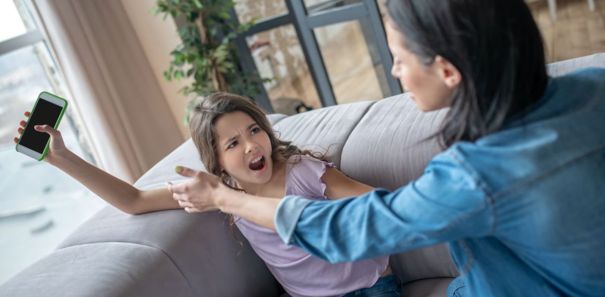 Breaking Free: 10 Strategies for Taming Your Teen's Smartphone ...